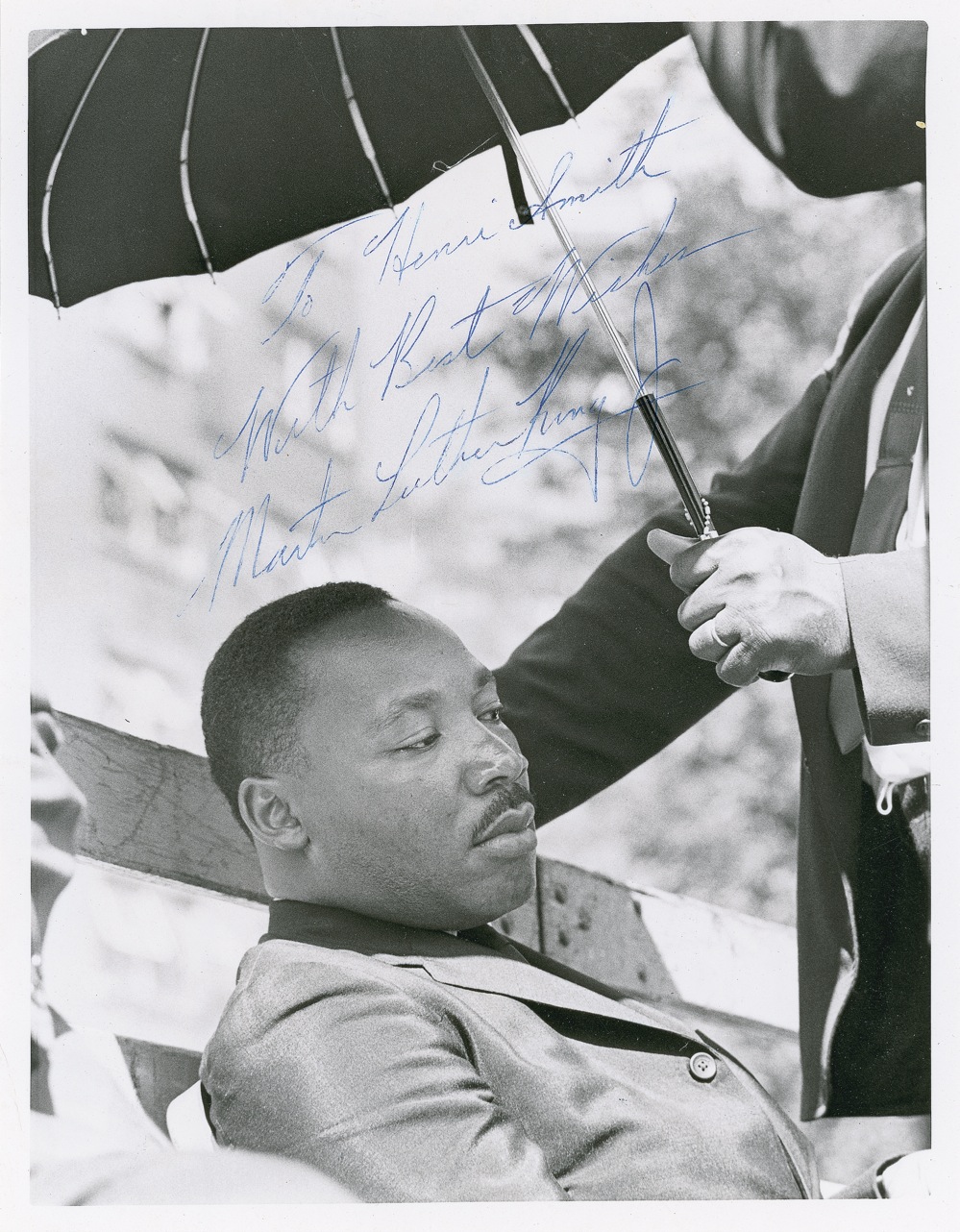 Martin Luther King, Jr.: UNDER COVER: Excellent signed photo of MARTIN