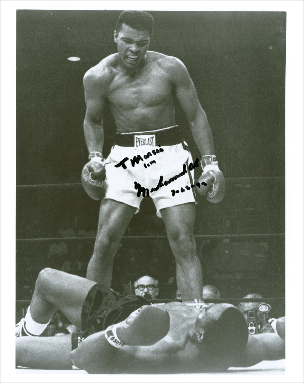 Muhammad Ali Signed Photograph | RR Auction