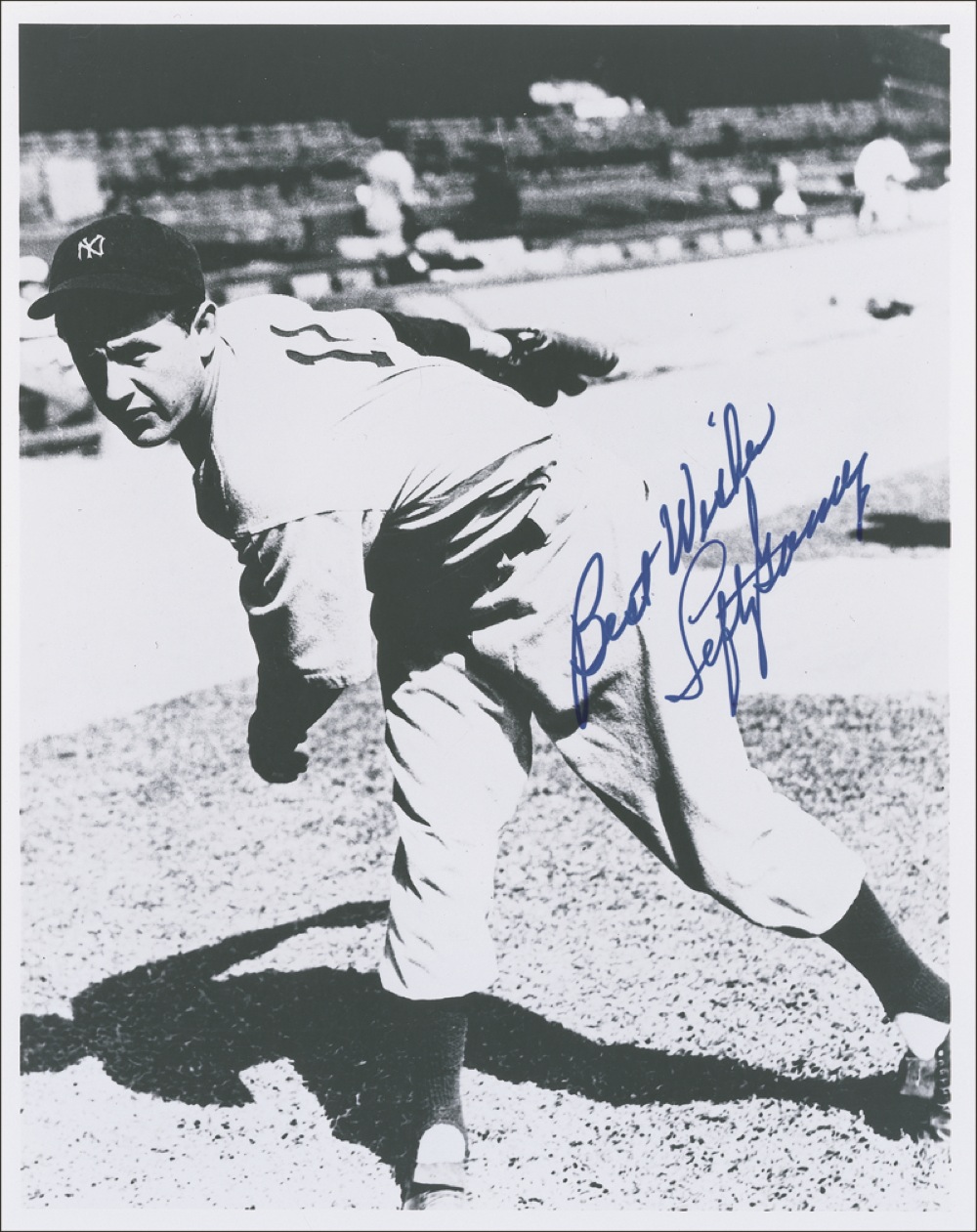 Lefty Gomez Signed Photograph | RR Auction