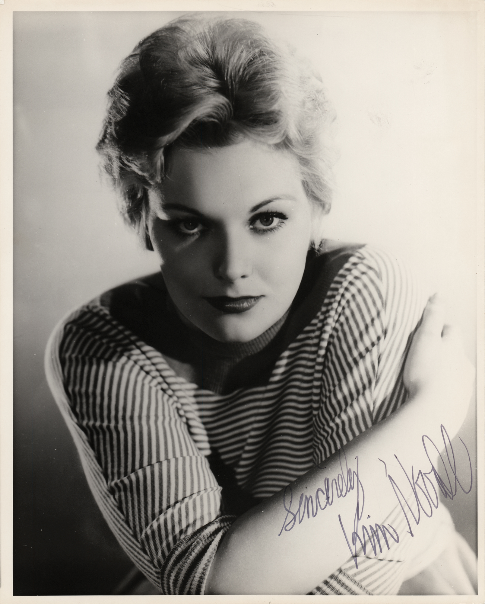 Kim Novak Signed Photograph | RR Auction