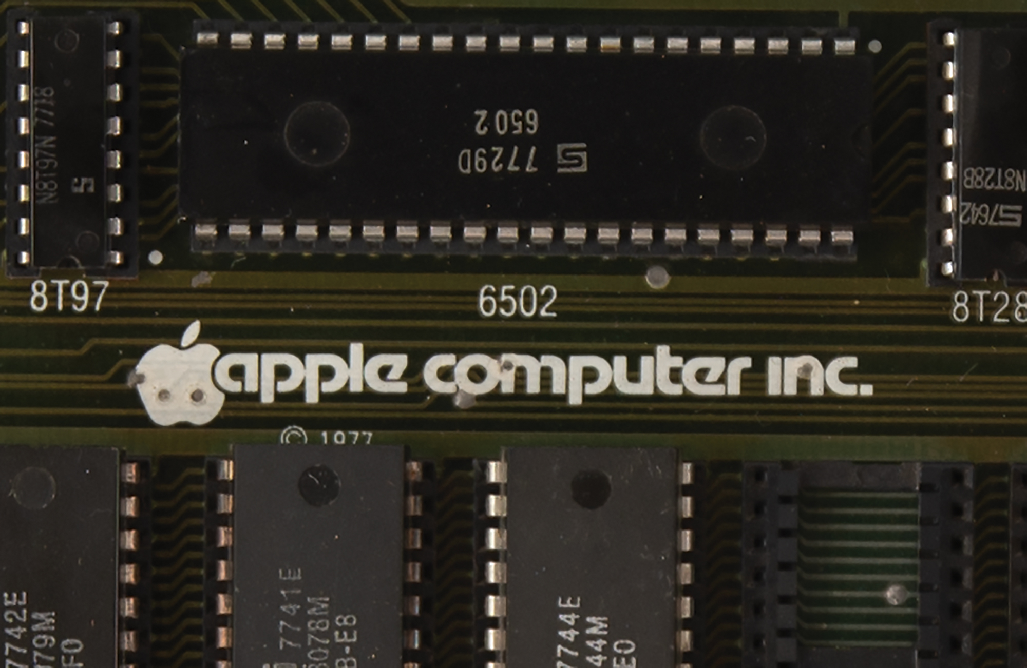 Apple II Computer with Early Rev. 0 Board in Rare Ventless Case