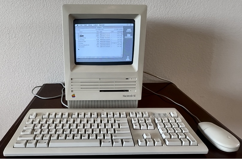 Apple Macintosh SE Signed by Dan Kottke | RR Auction